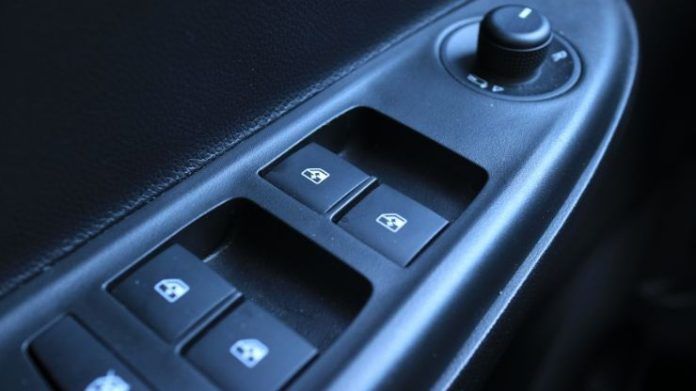 Conosci il segreto del tasto del finestrino? Premilo per 5 secondi per ...