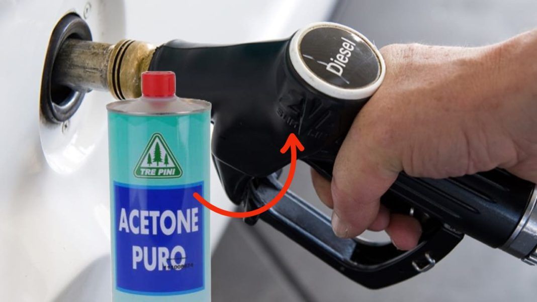 Versa l'acetone nella benzina e vedi cosa accade: lo farai sempre