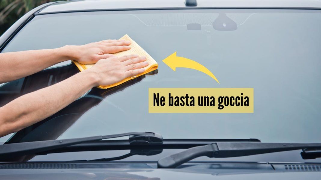 Graffi sul parabrezza, ti basterà spalmarne 1 goccia e scompariranno in ...